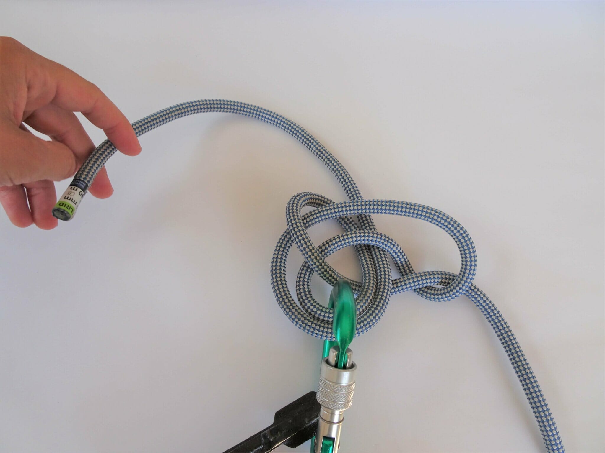 Essential climbing knots for climbers and outdoor enthusiasts ...