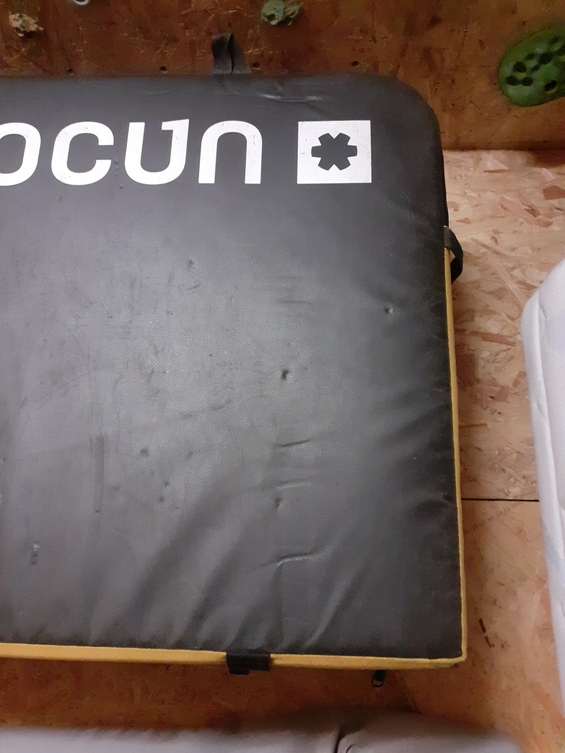 Ocun Paddy Dominator - Crash Pad | Free UK Delivery | Alpinetrek.co.uk